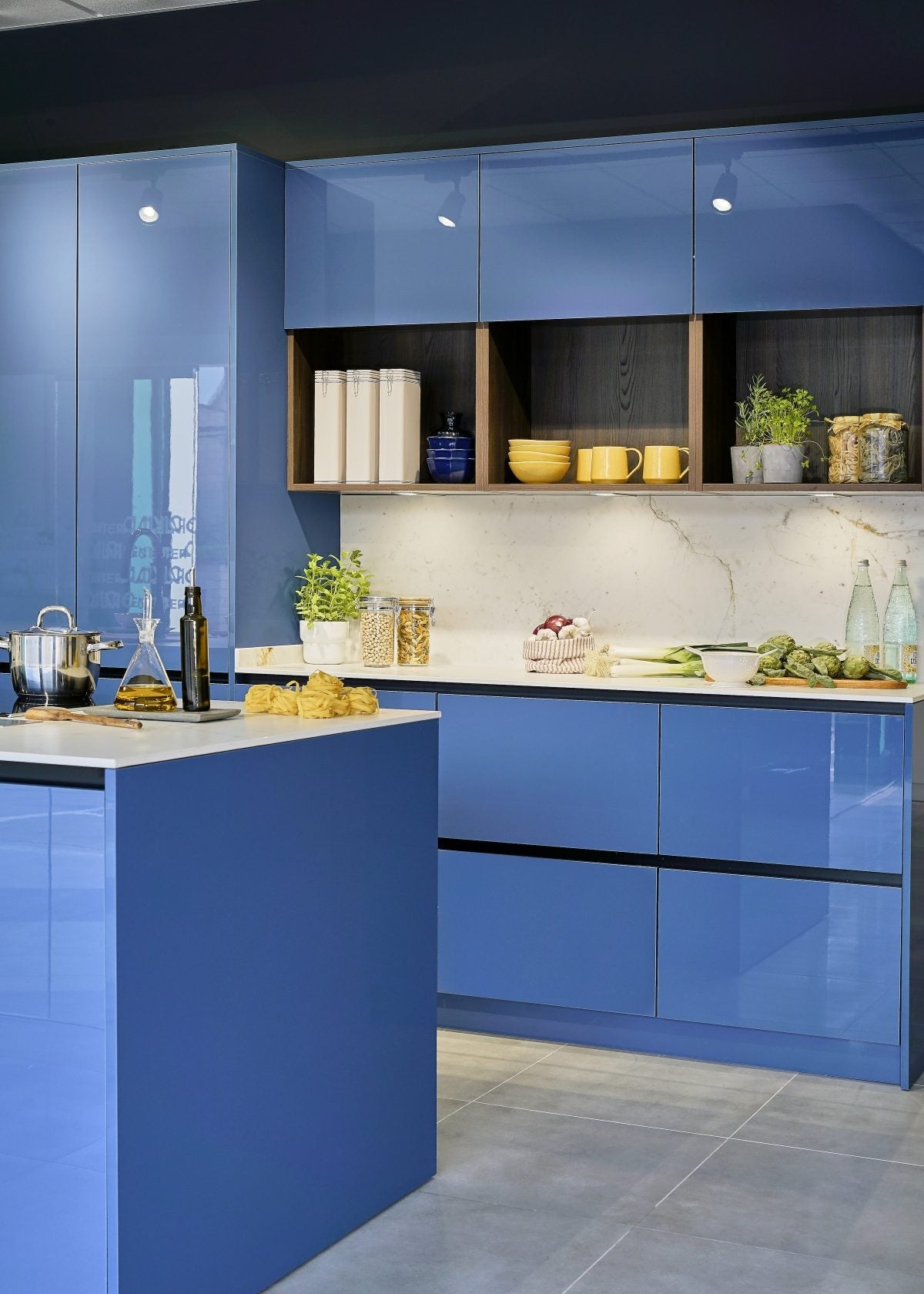 Luxe by ALVIC – Distribution by JC